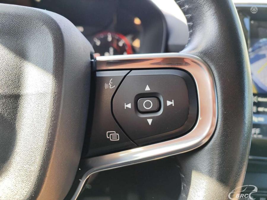 White Volvo XC40 2020 in Klaipeda, with an engine capacity of 1.97 L and mileage of 189 thousand km for 18900 €, photo 24 on AUTOMOTO.COM.LV