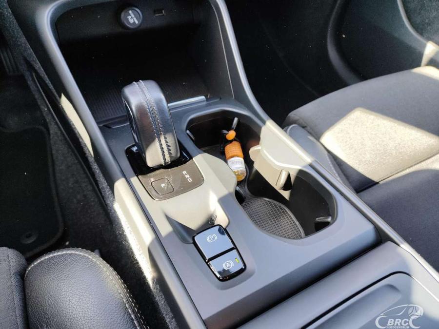 White Volvo XC40 2020 in Klaipeda, with an engine capacity of 1.97 L and mileage of 189 thousand km for 18900 €, photo 28 on AUTOMOTO.COM.LV