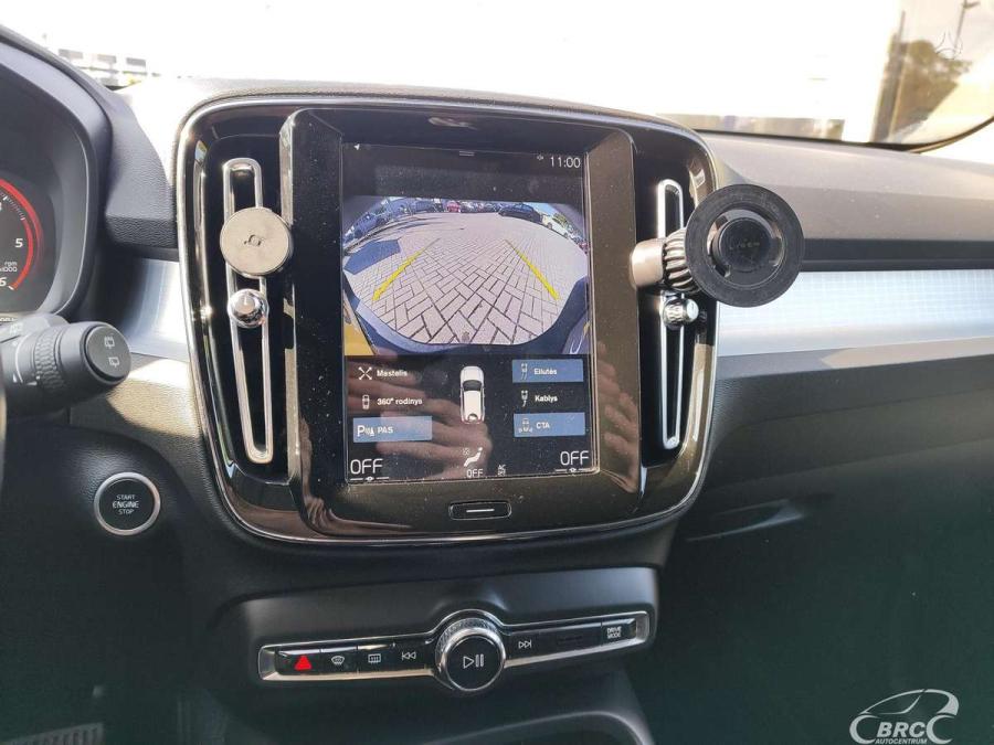 White Volvo XC40 2020 in Klaipeda, with an engine capacity of 1.97 L and mileage of 189 thousand km for 18900 €, photo 29 on AUTOMOTO.COM.LV