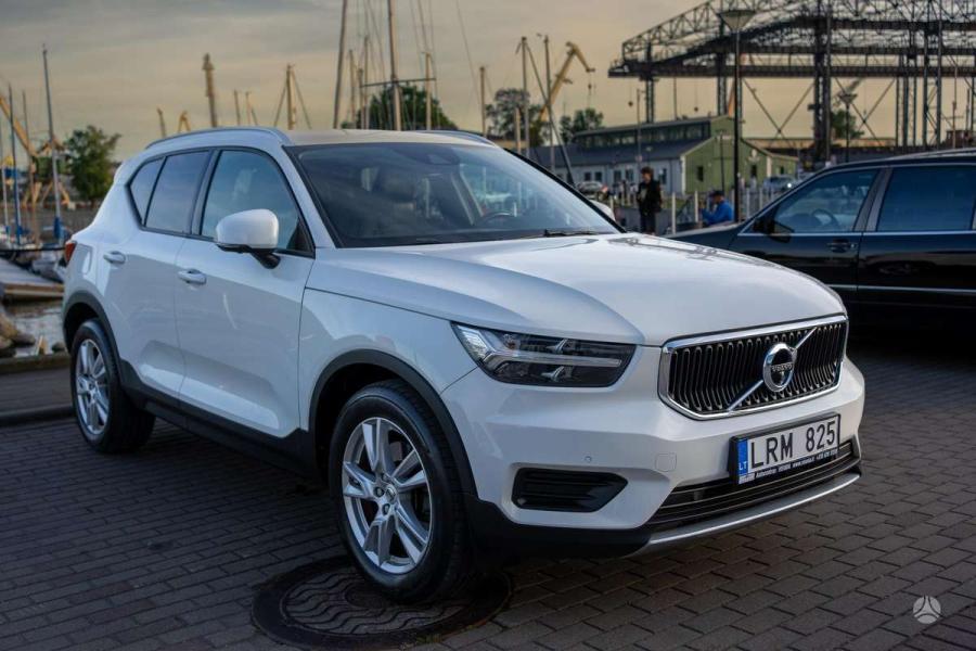 White Volvo XC40 2020 in Klaipeda, with an engine capacity of 1.97 L and mileage of 189 thousand km for 19500 €, photo 3 on AUTOMOTO.COM.LV