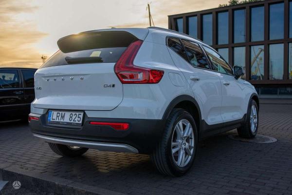 White Volvo XC40 2020 in Klaipeda, with an engine capacity of 1.97 L and mileage of 189 thousand km for 19500 €, photo 5 on AUTOMOTO.COM.LV