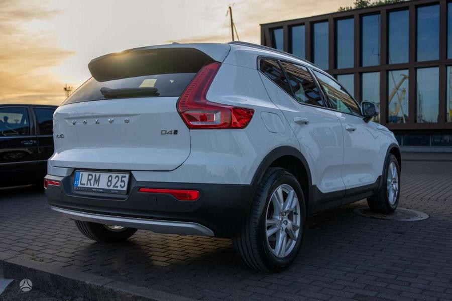 White Volvo XC40 2020 in Klaipeda, with an engine capacity of 1.97 L and mileage of 189 thousand km for 19500 €, photo 5 on AUTOMOTO.COM.LV