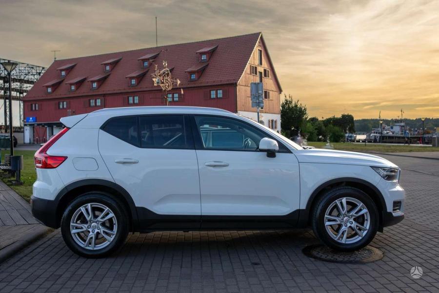 White Volvo XC40 2020 in Klaipeda, with an engine capacity of 1.97 L and mileage of 189 thousand km for 19500 €, photo 6 on AUTOMOTO.COM.LV