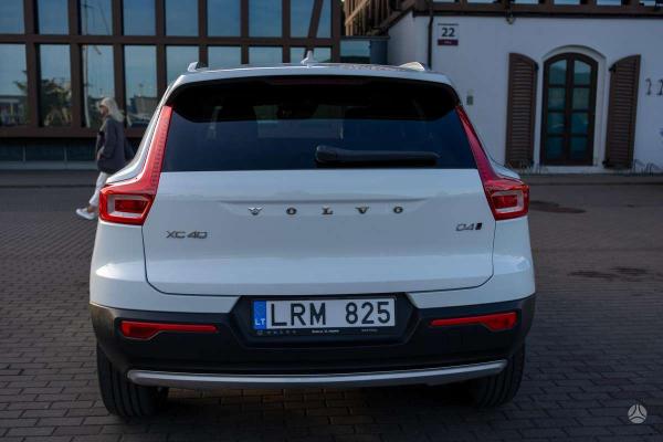 White Volvo XC40 2020 in Klaipeda, with an engine capacity of 1.97 L and mileage of 189 thousand km for 19500 €, photo 9 on AUTOMOTO.COM.LV