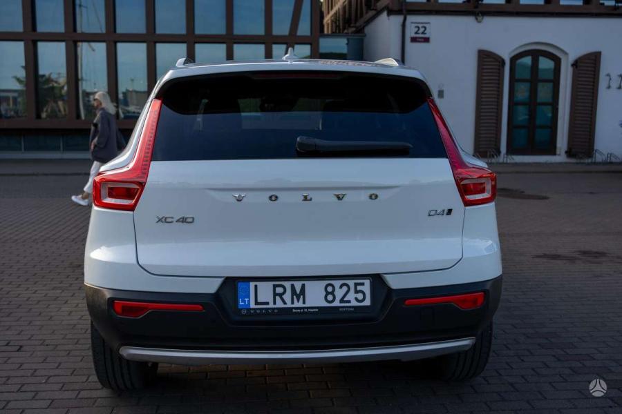 White Volvo XC40 2020 in Klaipeda, with an engine capacity of 1.97 L and mileage of 189 thousand km for 19500 €, photo 9 on AUTOMOTO.COM.LV