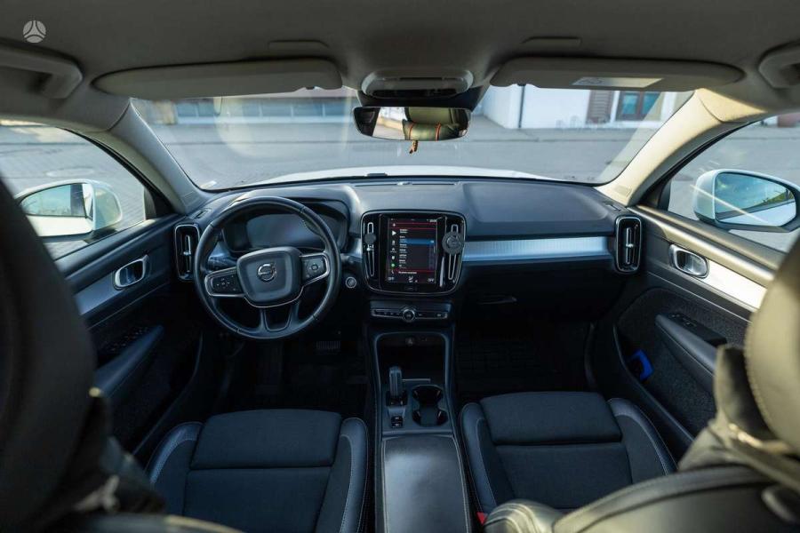White Volvo XC40 2020 in Klaipeda, with an engine capacity of 1.97 L and mileage of 189 thousand km for 19500 €, photo 10 on AUTOMOTO.COM.LV