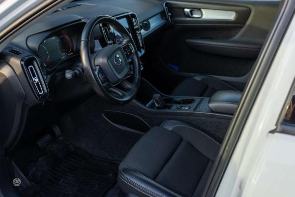 White Volvo XC40 2020 in Klaipeda, with an engine capacity of 1.97 L and mileage of 189 thousand km for 19500 €, photo 11 on AUTOMOTO.COM.LV