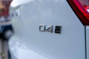 White Volvo XC40 2020 in Klaipeda, with an engine capacity of 1.97 L and mileage of 189 thousand km for 19500 €, photo 16 on AUTOMOTO.COM.LV