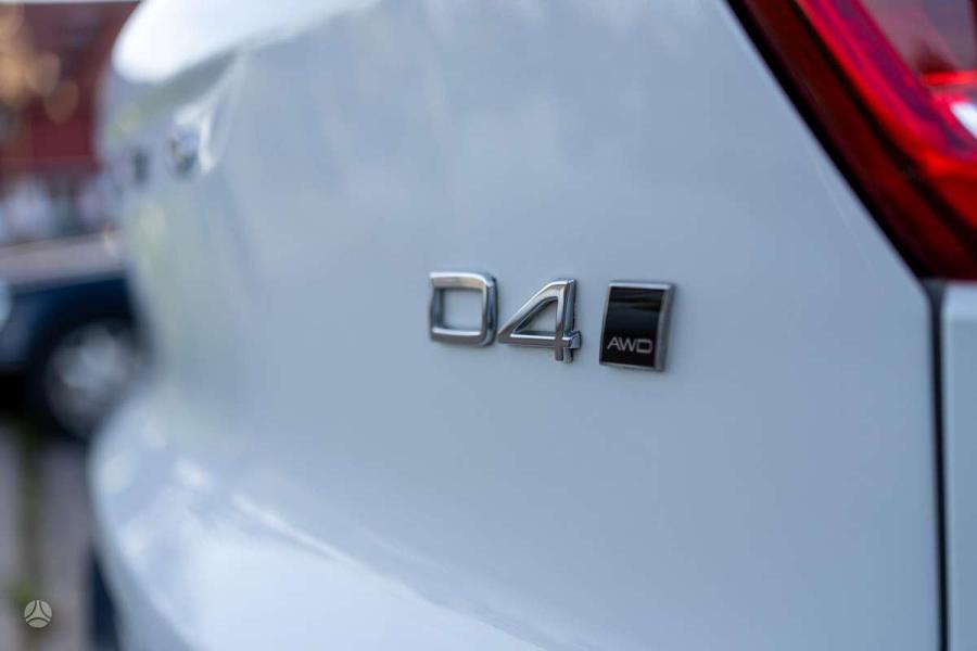 White Volvo XC40 2020 in Klaipeda, with an engine capacity of 1.97 L and mileage of 189 thousand km for 19500 €, photo 16 on AUTOMOTO.COM.LV