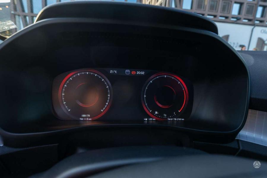 White Volvo XC40 2020 in Klaipeda, with an engine capacity of 1.97 L and mileage of 189 thousand km for 19500 €, photo 20 on AUTOMOTO.COM.LV