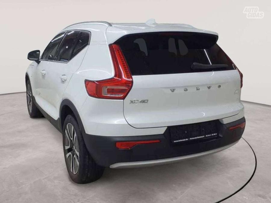 Balts Volvo XC40 2021 Kauņa, ar dzinēja tilpumu 1.50 L un nobraukumu 78 tūkst. km par 30630 €, foto 2 vietnē AUTOMOTO.COM.LV