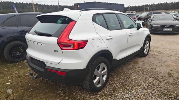 White Volvo XC40 2021 in Vilnius, with an engine capacity of 2.00 L and mileage of 260 thousand km for 12300 €, photo 3 on AUTOMOTO.COM.LV