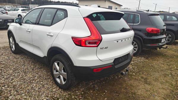 White Volvo XC40 2021 in Vilnius, with an engine capacity of 2.00 L and mileage of 260 thousand km for 12300 €, photo 5 on AUTOMOTO.COM.LV