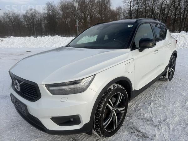 Balts Volvo XC40 2021 Rīga, ar dzinēja tilpumu 1.50 L un nobraukumu 103 tūkst. km par 27900 €, foto 1 vietnē AUTOMOTO.COM.LV
