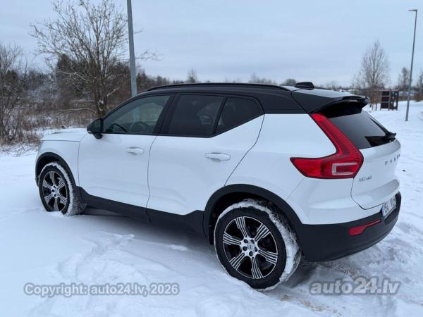 White Volvo XC40 2021 in Tallinn, with an engine capacity of 2.00 L and mileage of 64 thousand km for 28900 €, photo 2 on AUTOMOTO.COM.LV