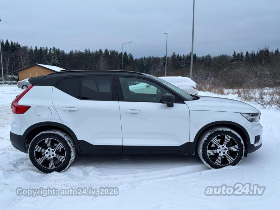 White Volvo XC40 2021 in Tallinn, with an engine capacity of 2.00 L and mileage of 64 thousand km for 28900 €, photo 3 on AUTOMOTO.COM.LV