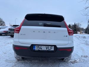 White Volvo XC40 2021 in Tallinn, with an engine capacity of 2.00 L and mileage of 64 thousand km for 28900 €, photo 5 on AUTOMOTO.COM.LV