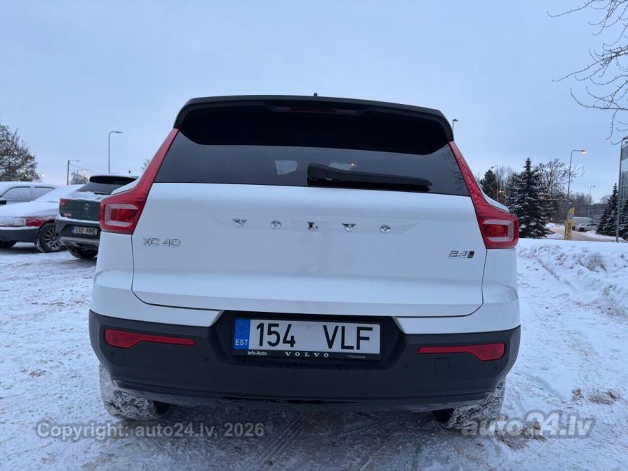 White Volvo XC40 2021 in Tallinn, with an engine capacity of 2.00 L and mileage of 64 thousand km for 28900 €, photo 5 on AUTOMOTO.COM.LV