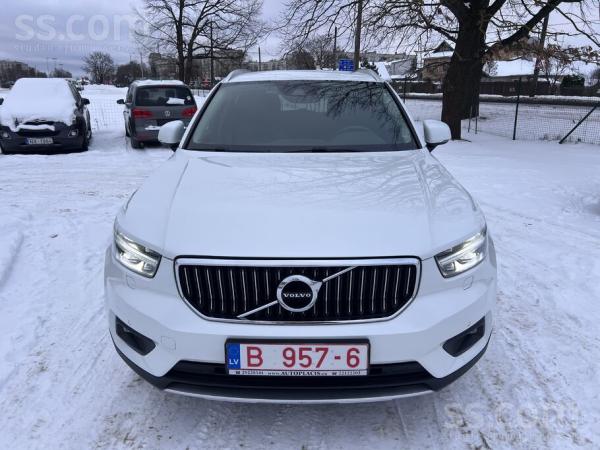 Balts Volvo XC40 2021 Rīga, ar dzinēja tilpumu 2.00 L un nobraukumu 105 tūkst. km par 23550 €, foto 2 vietnē AUTOMOTO.COM.LV