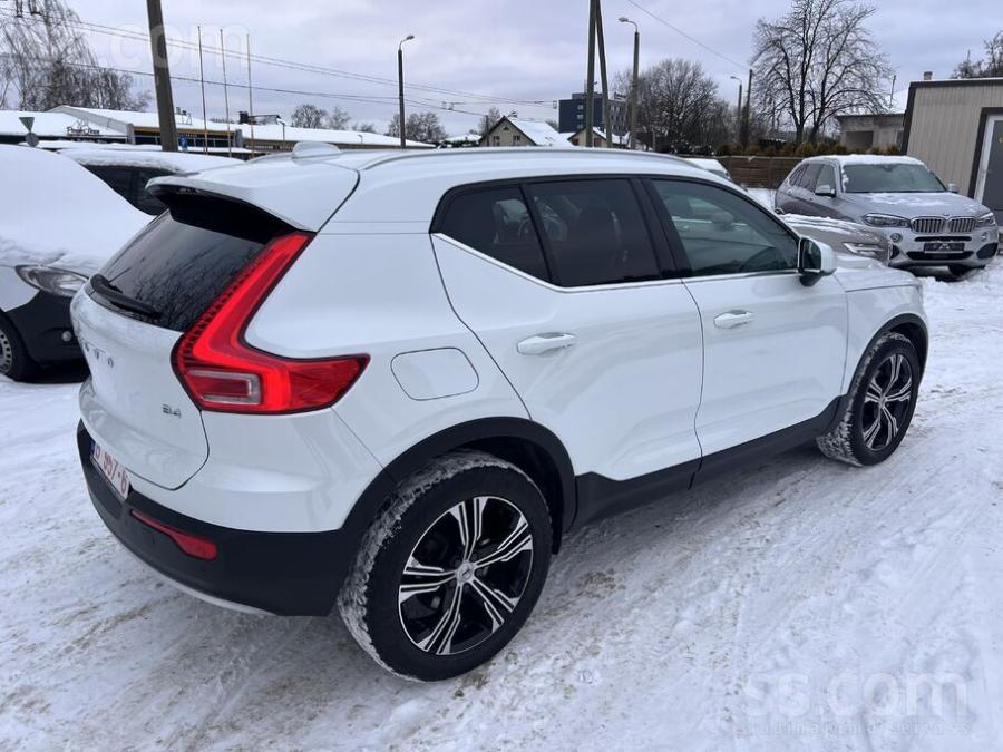 Balts Volvo XC40 2021 Rīga, ar dzinēja tilpumu 2.00 L un nobraukumu 105 tūkst. km par 23550 €, foto 4 vietnē AUTOMOTO.COM.LV