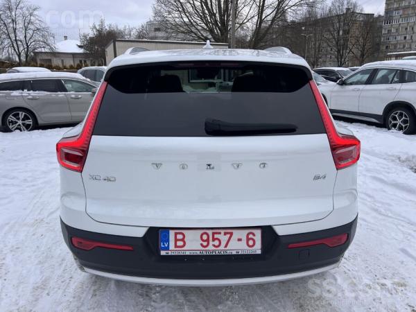 Balts Volvo XC40 2021 Rīga, ar dzinēja tilpumu 2.00 L un nobraukumu 105 tūkst. km par 23550 €, foto 5 vietnē AUTOMOTO.COM.LV