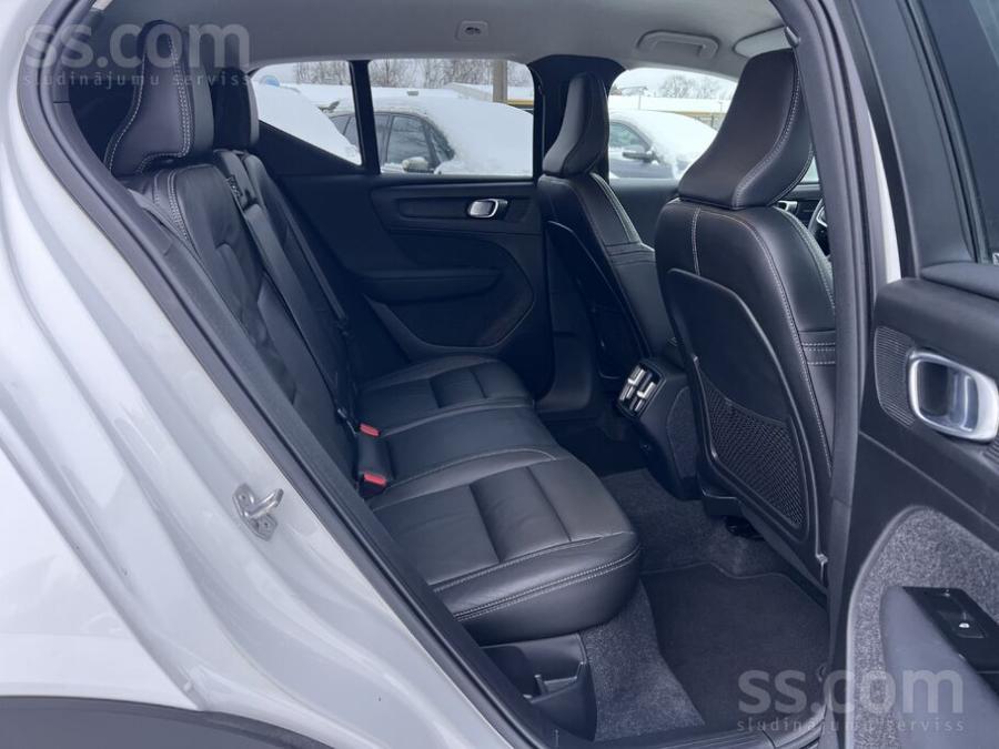 Balts Volvo XC40 2021 Rīga, ar dzinēja tilpumu 2.00 L un nobraukumu 105 tūkst. km par 23550 €, foto 12 vietnē AUTOMOTO.COM.LV