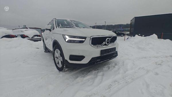 Balts Volvo XC40 2021 Viļņa, ar dzinēja tilpumu 2.00 L un nobraukumu 240 tūkst. km par 12200 €, foto 1 vietnē AUTOMOTO.COM.LV