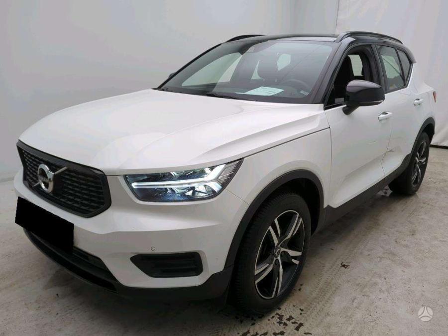 White Volvo XC40 2021 in Vilnius, with an engine capacity of 1.48 L and mileage of 141 thousand km for 25047 €, photo 1 on AUTOMOTO.COM.LV
