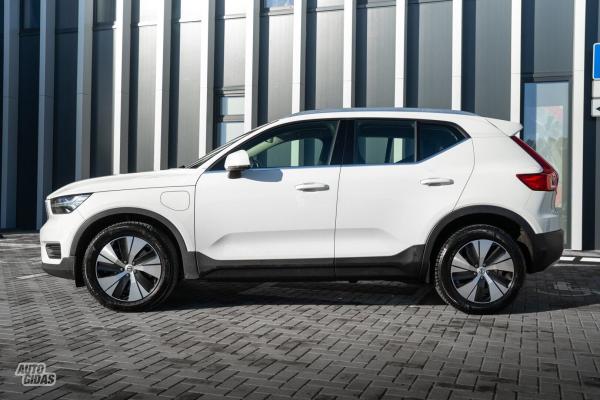 White Volvo XC40 2021 in Vilnius, with an engine capacity of 1.50 L and mileage of 116 thousand km for 22000 €, photo 2 on AUTOMOTO.COM.LV