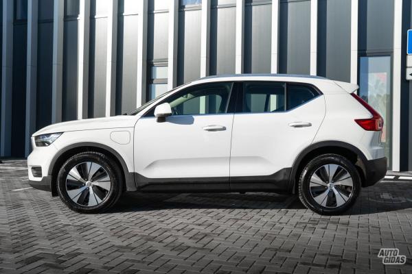 Balts Volvo XC40 2021 Viļņa, ar dzinēja tilpumu 1.50 L un nobraukumu 164 tūkst. km par 19500 €, foto 2 vietnē AUTOMOTO.COM.LV