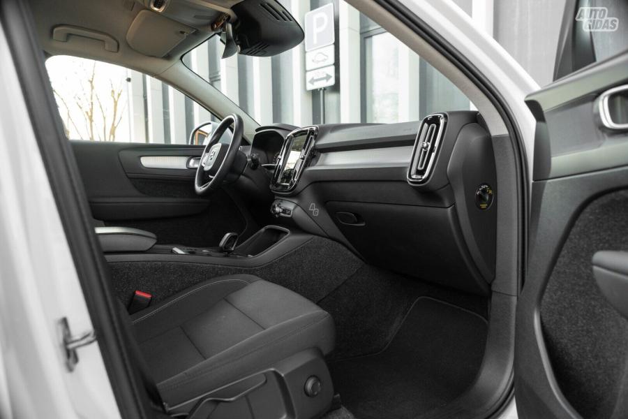 Balts Volvo XC40 2021 Viļņa, ar dzinēja tilpumu 1.50 L un nobraukumu 164 tūkst. km par 19500 €, foto 20 vietnē AUTOMOTO.COM.LV