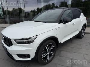 White Volvo XC40 2021 in Riga, with an engine capacity of 1.50 L and mileage of 103 thousand km for 26900 €, photo  on AUTOMOTO.COM.LV