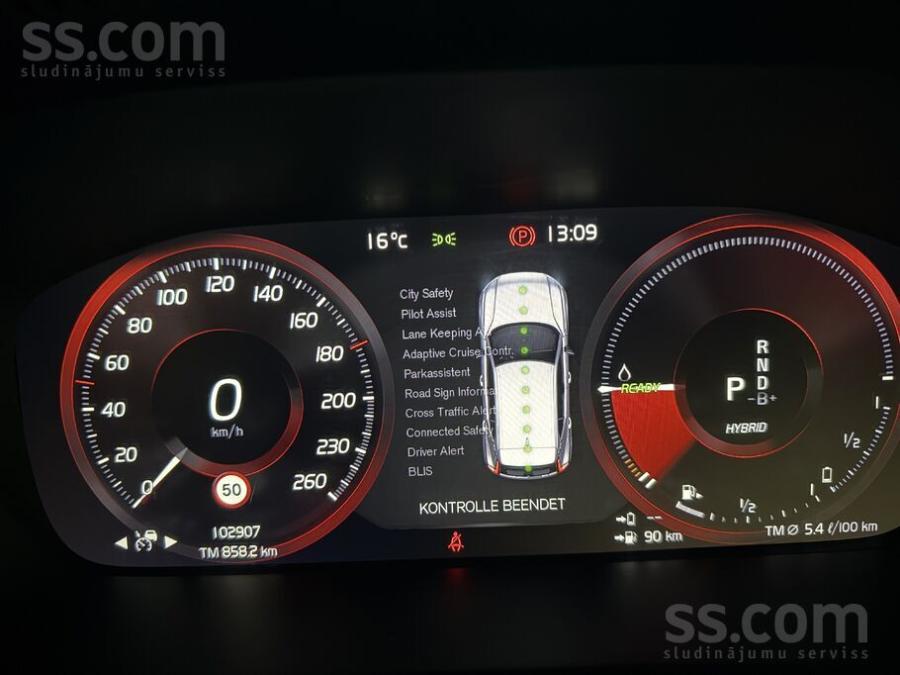 Белый Вольво XC40 2021 в Рига, объемом двигателя 1.50 л и пробегом 103 тыс. км за 25900 €, фото 3 на AUTOMOTO.COM.LV