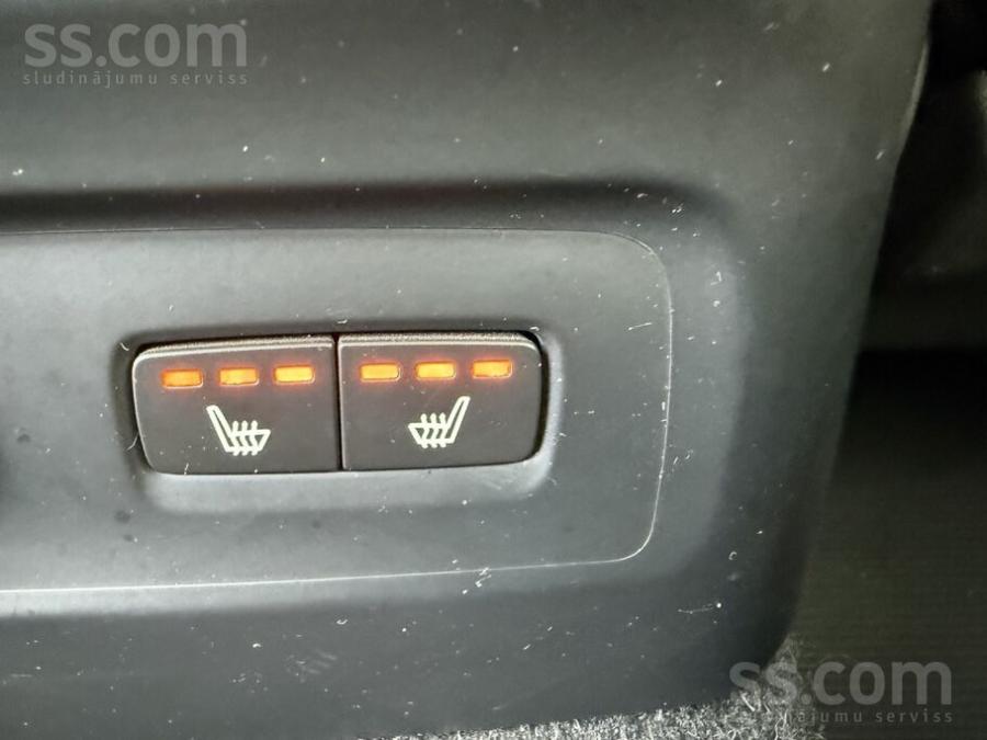 Белый Вольво XC40 2021 в Рига, объемом двигателя 1.50 л и пробегом 103 тыс. км за 25900 €, фото 16 на AUTOMOTO.COM.LV