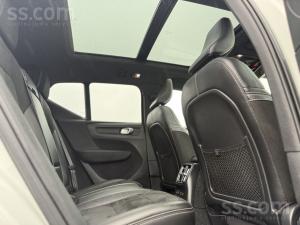 Белый Вольво XC40 2021 в Рига, объемом двигателя 1.50 л и пробегом 103 тыс. км за 25900 €, фото 19 на AUTOMOTO.COM.LV