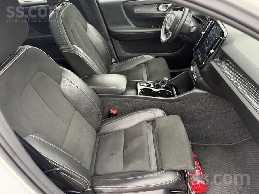 Белый Вольво XC40 2021 в Рига, объемом двигателя 1.50 л и пробегом 103 тыс. км за 25900 €, фото 22 на AUTOMOTO.COM.LV