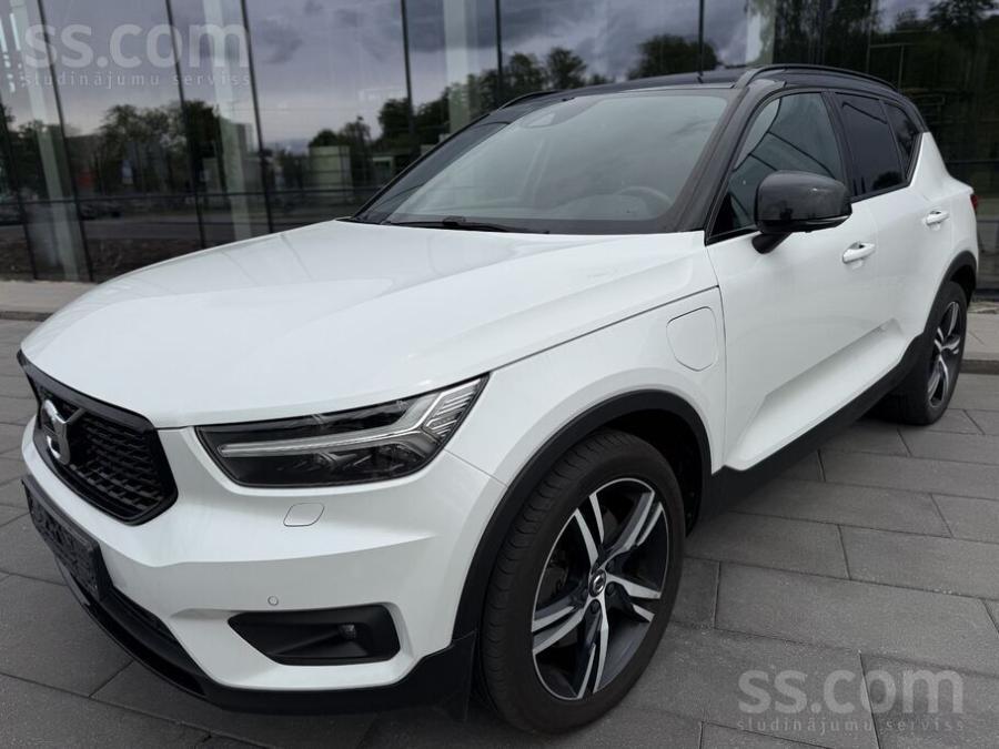 Белый Вольво XC40 2021 в Рига, объемом двигателя 1.50 л и пробегом 103 тыс. км за 25900 €, фото 25 на AUTOMOTO.COM.LV