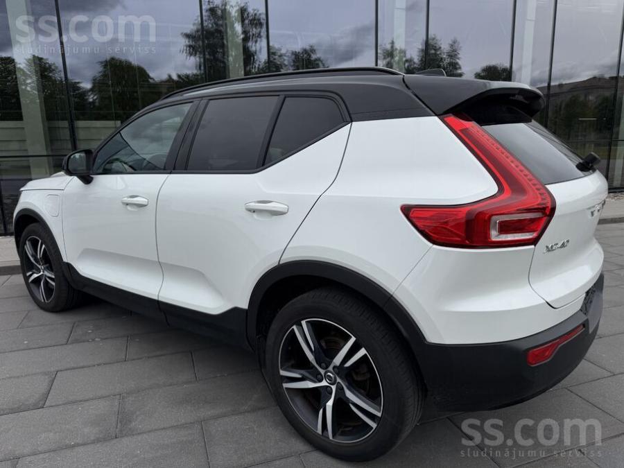 Белый Вольво XC40 2021 в Рига, объемом двигателя 1.50 л и пробегом 103 тыс. км за 25900 €, фото 28 на AUTOMOTO.COM.LV