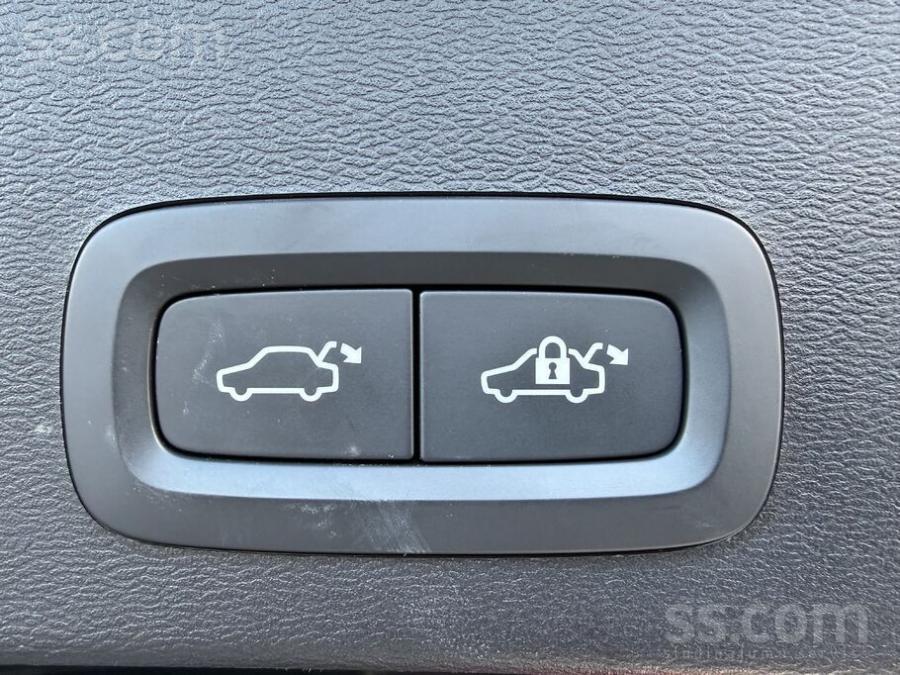 Белый Вольво XC40 2021 в Рига, объемом двигателя 1.50 л и пробегом 103 тыс. км за 25900 €, фото 30 на AUTOMOTO.COM.LV