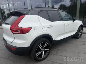 Белый Вольво XC40 2021 в Рига, объемом двигателя 1.50 л и пробегом 103 тыс. км за 25900 €, фото 32 на AUTOMOTO.COM.LV