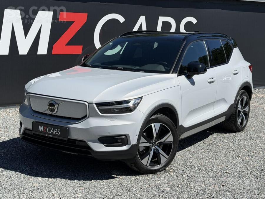 White Volvo XC40 2021 in Riga, with an engine capacity of 0.00 L and mileage of 7 thousand km for 31990 €, photo 1 on AUTOMOTO.COM.LV