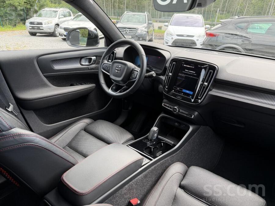 White Volvo XC40 2021 in Riga, with an engine capacity of 0.00 L and mileage of 7 thousand km for 31990 €, photo 7 on AUTOMOTO.COM.LV