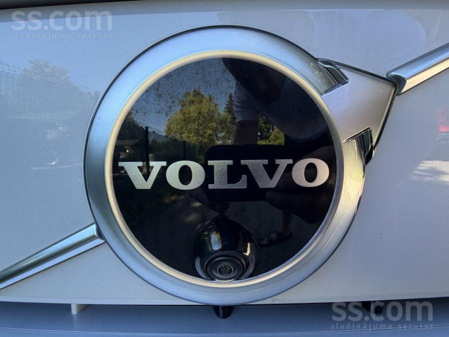 White Volvo XC40 2021 in Riga, with an engine capacity of 0.00 L and mileage of 7 thousand km for 31990 €, photo 20 on AUTOMOTO.COM.LV