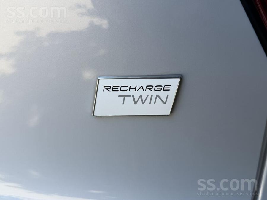 White Volvo XC40 2021 in Riga, with an engine capacity of 0.00 L and mileage of 7 thousand km for 31990 €, photo 21 on AUTOMOTO.COM.LV
