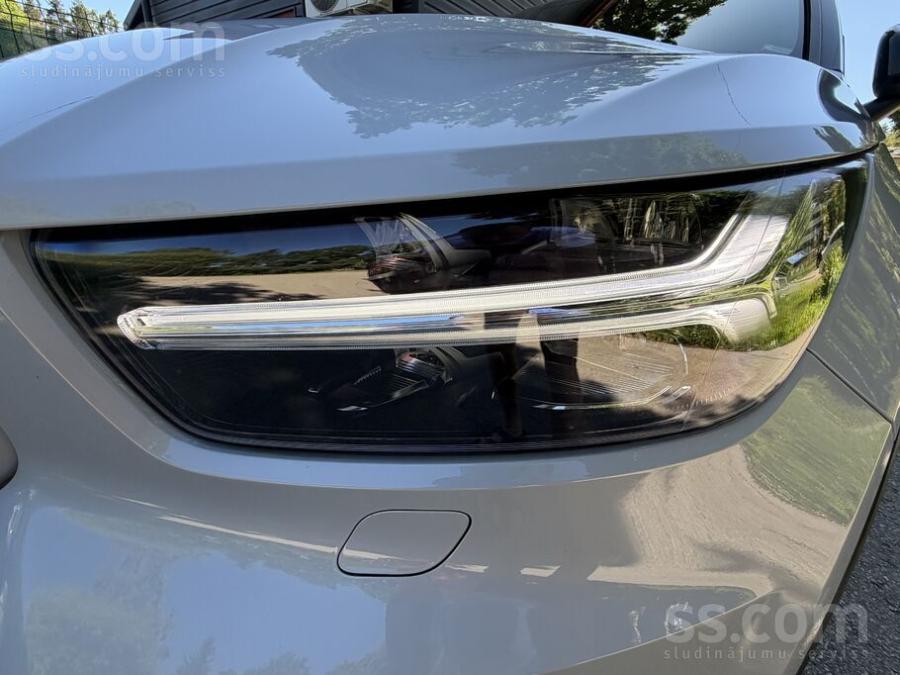 White Volvo XC40 2021 in Riga, with an engine capacity of 0.00 L and mileage of 7 thousand km for 31990 €, photo 22 on AUTOMOTO.COM.LV