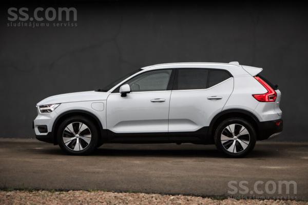 White Volvo XC40 2021 in Jelgava, with an engine capacity of 1.50 L and mileage of 160 thousand km for 20500 €, photo 5 on AUTOMOTO.COM.LV