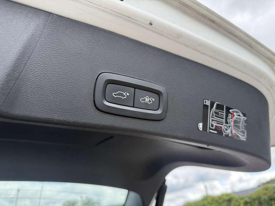 Белый Вольво XC40 2021 в Вильнюс, объемом двигателя 1.48 л и пробегом 156 тыс. км за 8300 €, фото 11 на AUTOMOTO.COM.LV