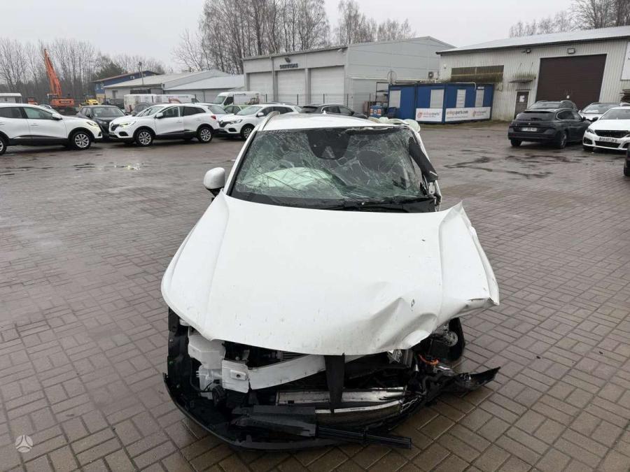 Balts Volvo XC40 2022 Kauņa, ar dzinēja tilpumu 1.48 L un nobraukumu 11 tūkst. km par 4900 €, foto 3 vietnē AUTOMOTO.COM.LV