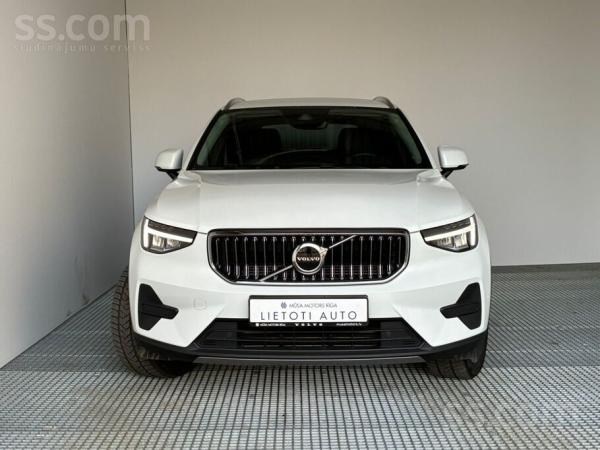 Balts Volvo XC40 2022 Rīga, ar dzinēja tilpumu 1.50 L un nobraukumu 99 tūkst. km par 29990 €, foto 2 vietnē AUTOMOTO.COM.LV