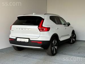 Белый Вольво XC40 2022 в Рига, объемом двигателя 1.50 л и пробегом 99 тыс. км за 29990 €, фото 3 на AUTOMOTO.COM.LV